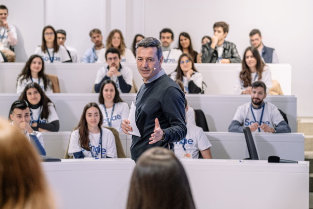 Empresas Sonae estão a recrutar número recorde de 94 jovens talentos ...